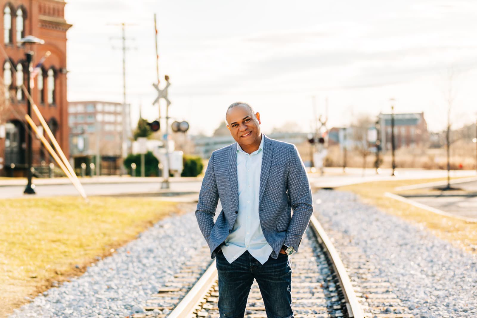 El cantante Edward Herrera presenta su nuevo sencillo “Fin de Semana” y ...